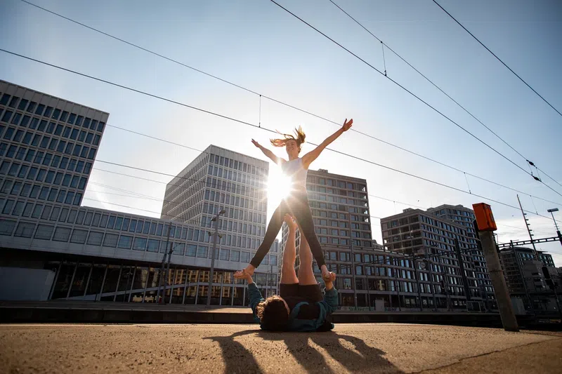 Urban Acro || Acroyoga Multilevel Workshop: Entry to fun Acro Transitions