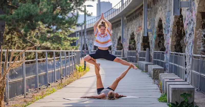 Urban Acro || Acroyoga Intro - Inter Cycle: Acroyoga - Star Universe